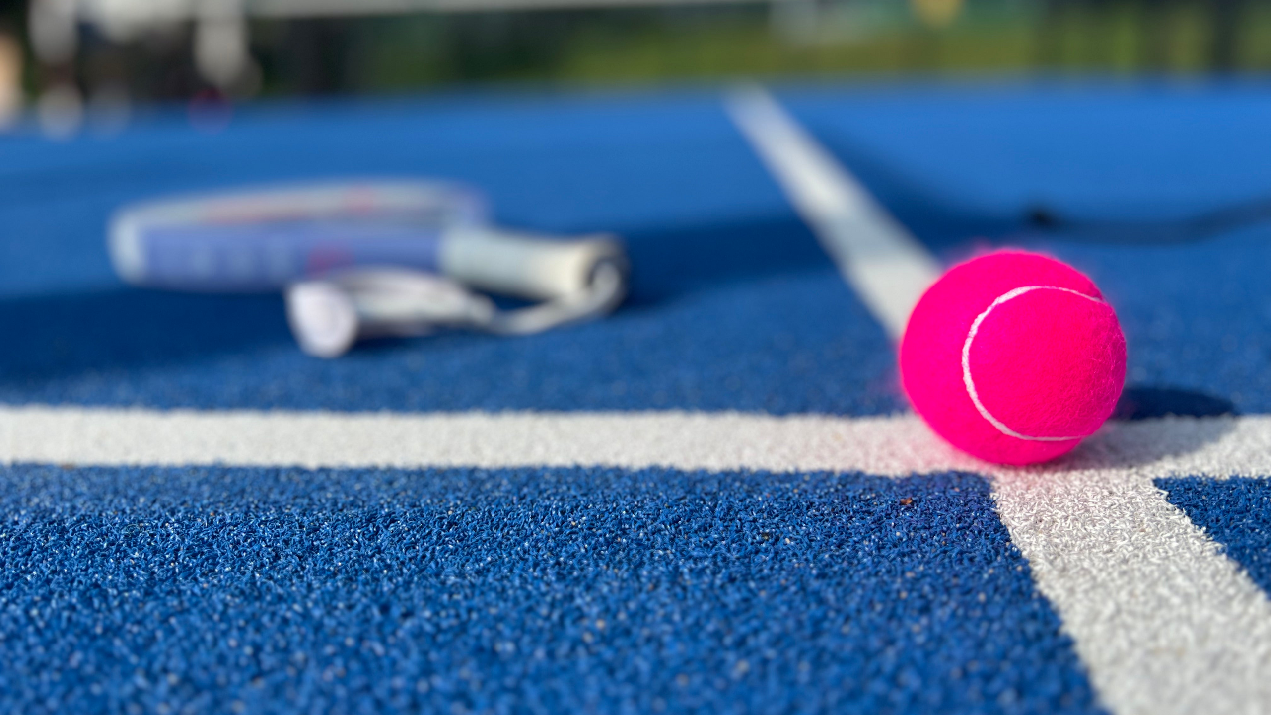 PINQ Padel - pink padel balls for you